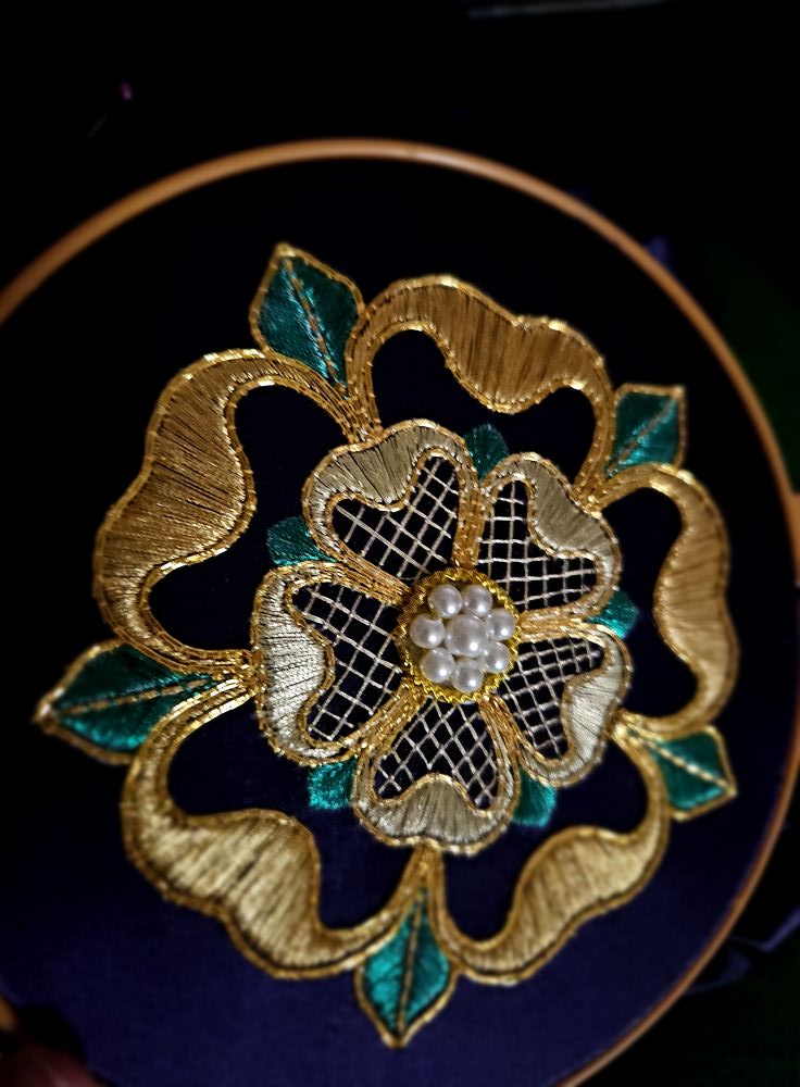 Tudor Rose goldwork embroidery kit #2 Polychrome – Shining Threads